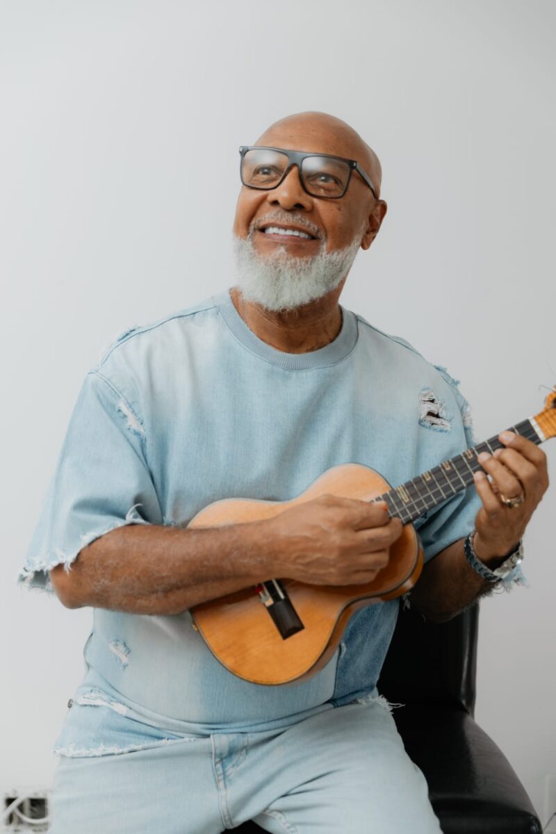 Mauro Diniz celebra 50 anos de carreira com gravação audiovisual no Rio ...